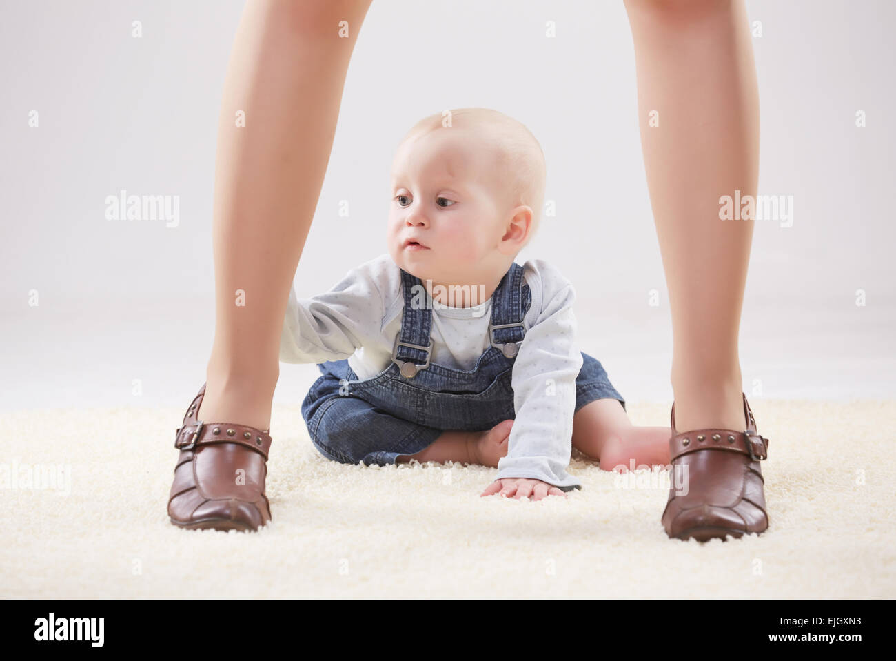 baby between the legs of mom Stock Photo - Alamy