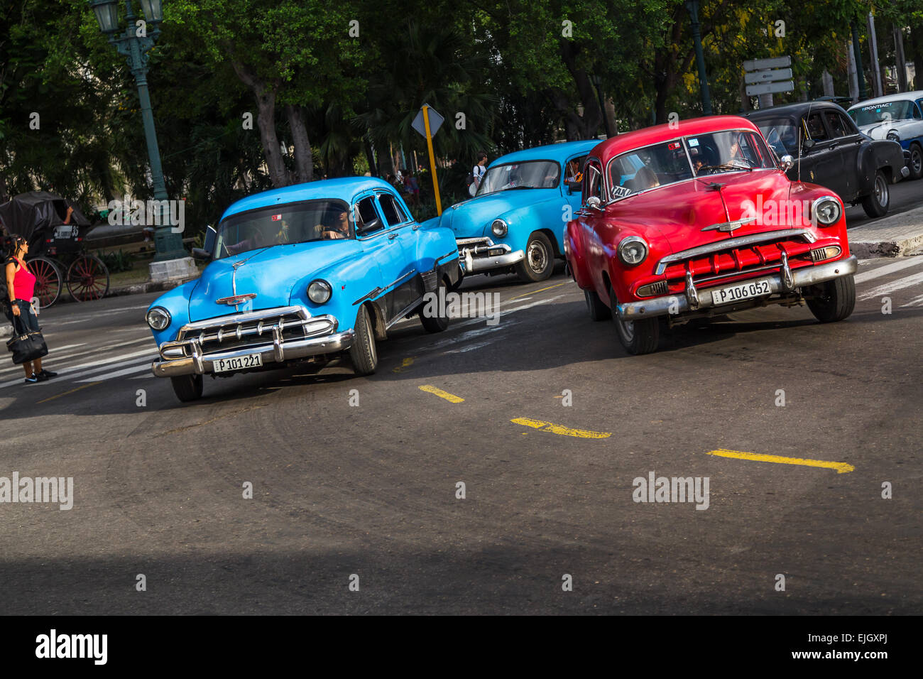 Classical cars on the move in Havana Stock Photo - Alamy