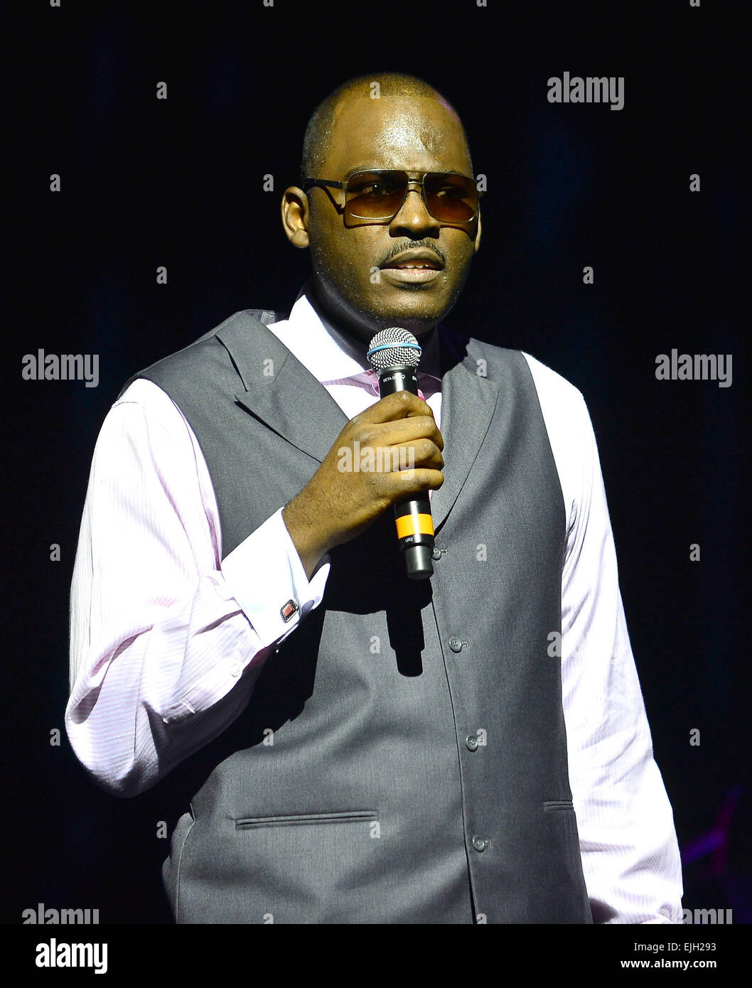 Back of musicians hi-res stock photography and images - Alamy