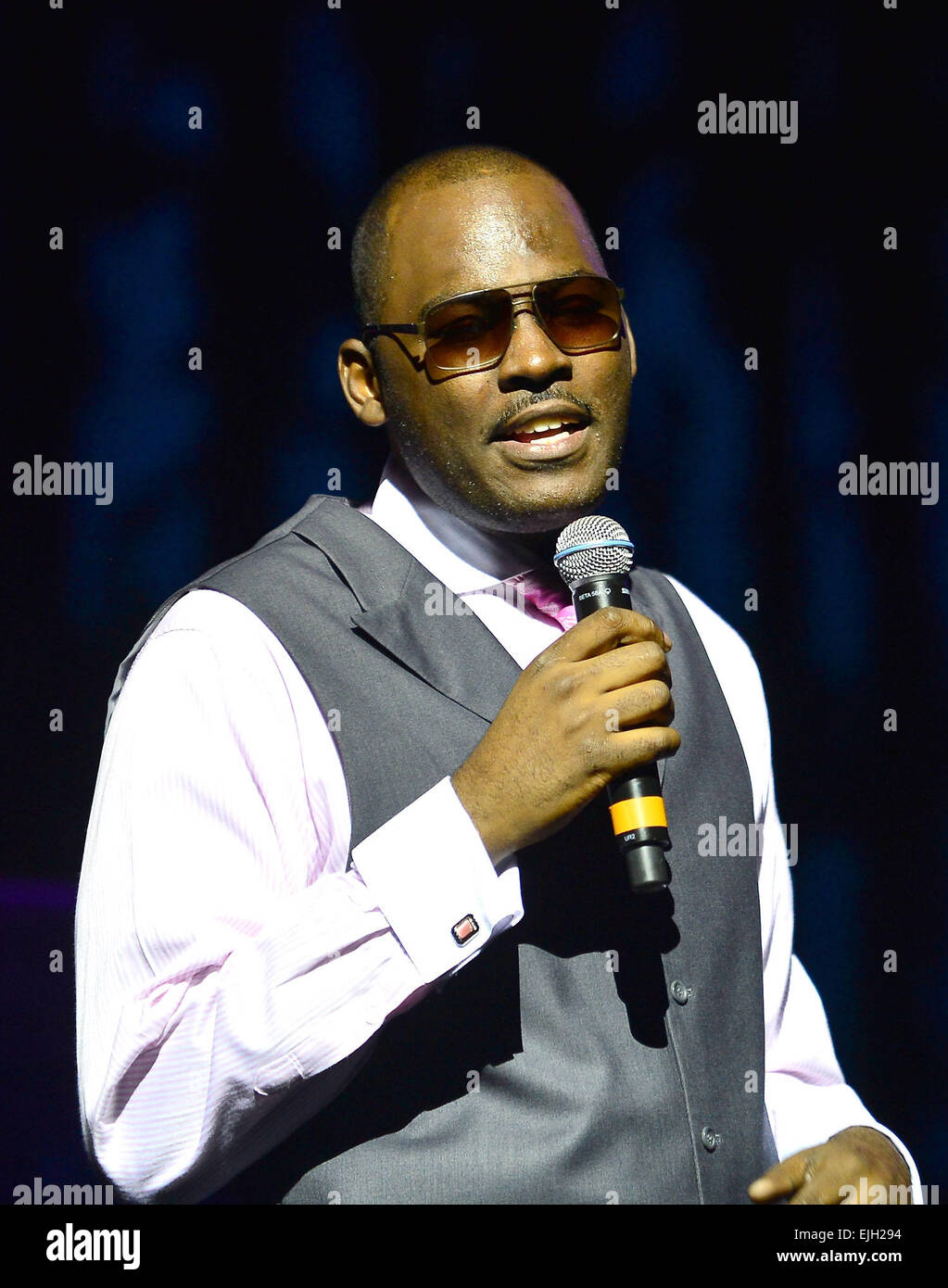 Back of musicians hi-res stock photography and images - Alamy