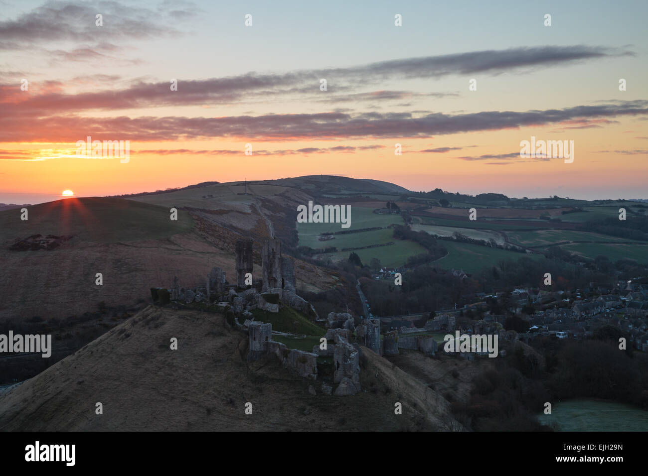 A new dawn over Corfe Castle in Dorset Stock Photo - Alamy