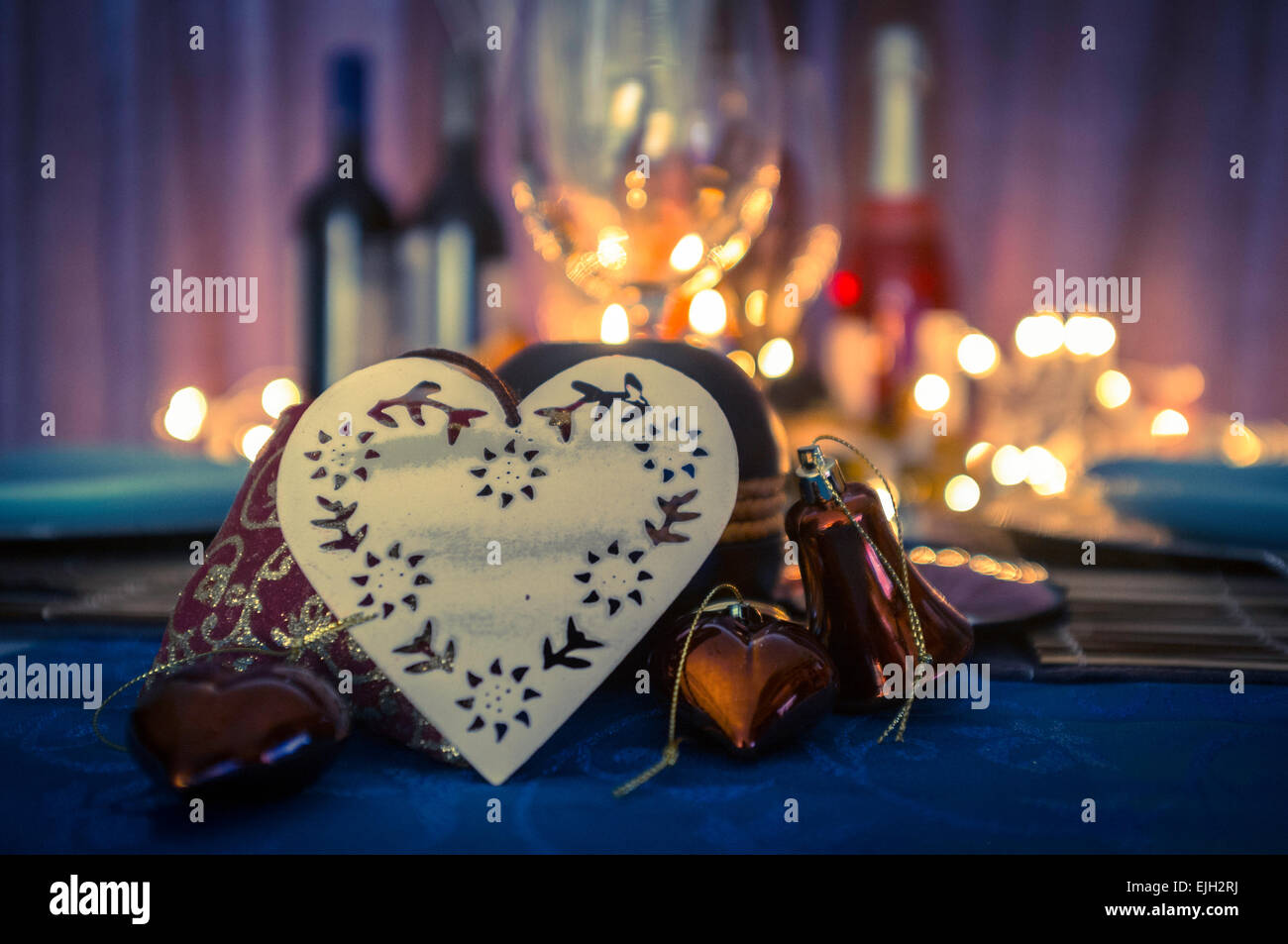 Romantic table setting heart hi-res stock photography and images - Alamy