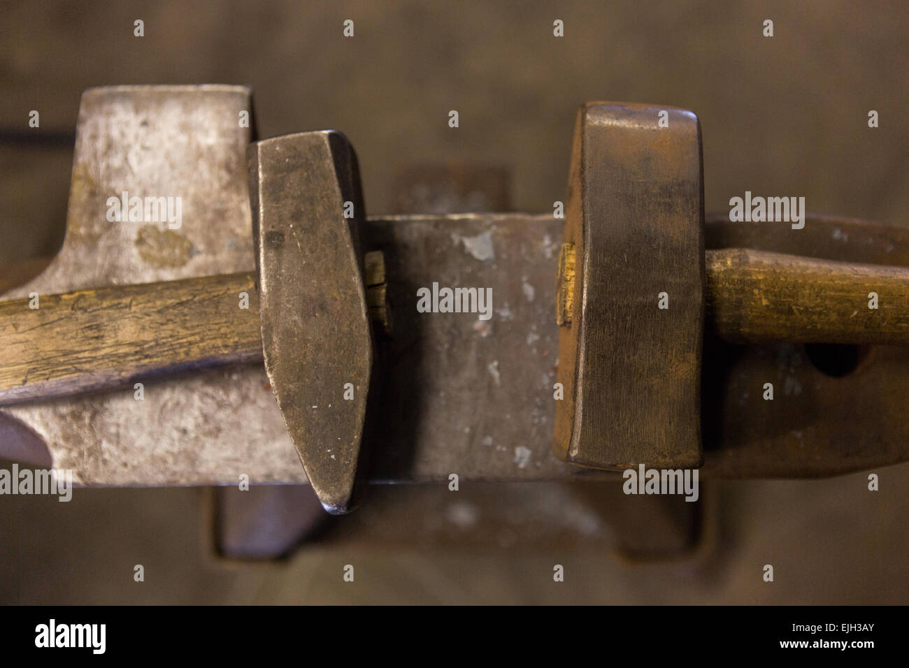 Hammer anvil blacksmith tools hi-res stock photography and images - Alamy