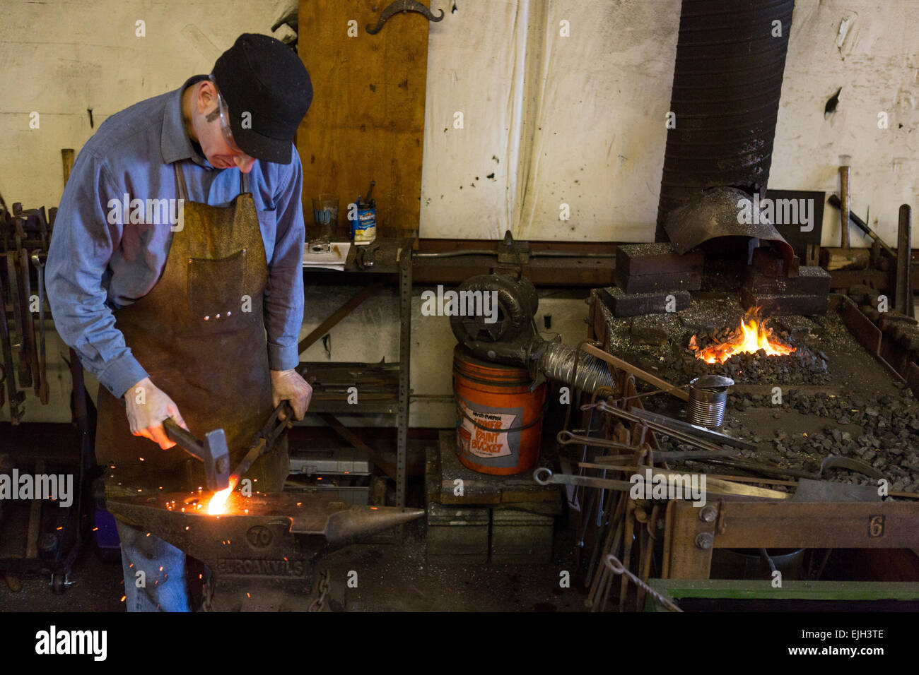 Blacksmith wrought iron usa hi-res stock photography and images - Alamy