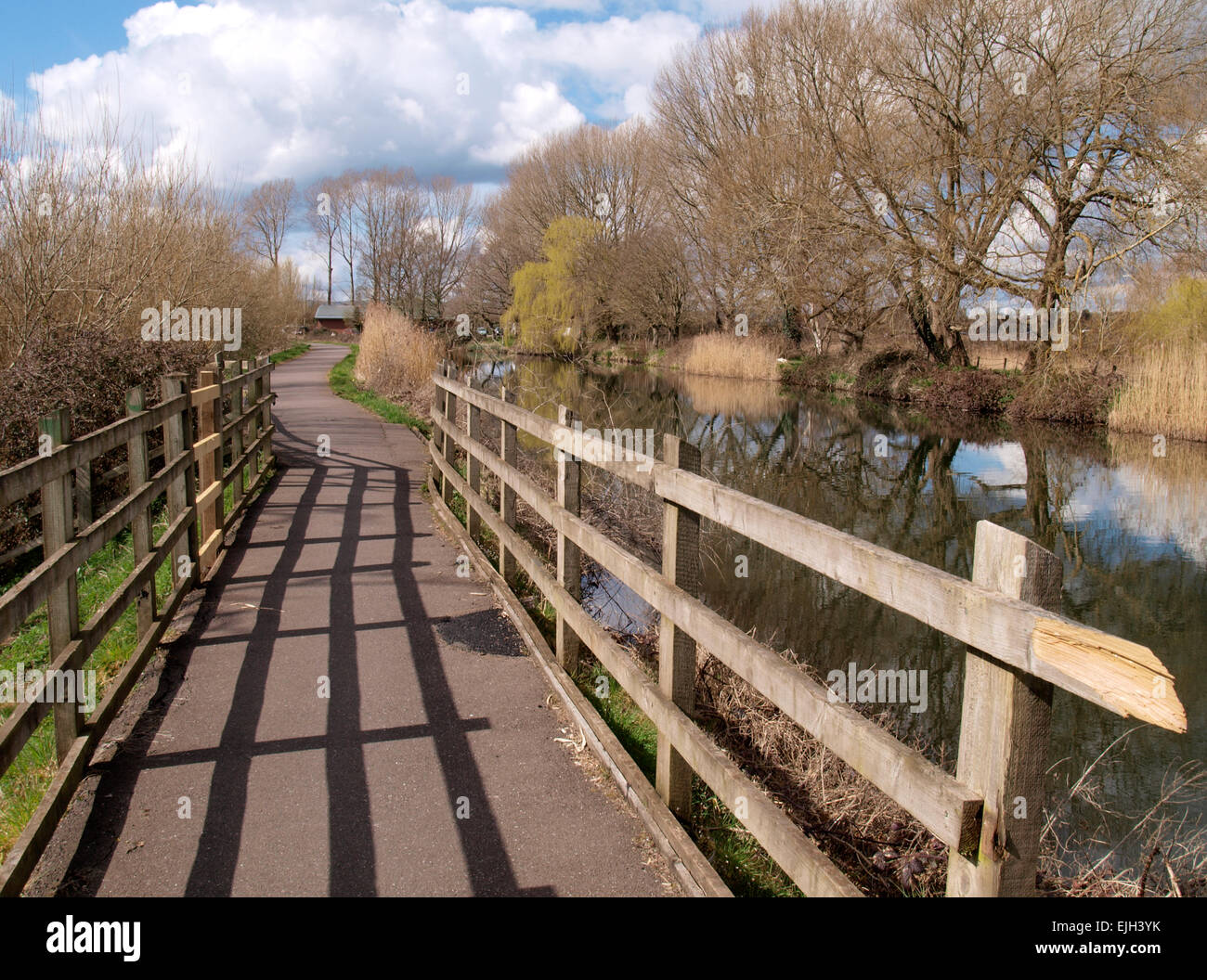 Footpath alongside the Exeter Canal, Devon, UK Stock Photo - Alamy