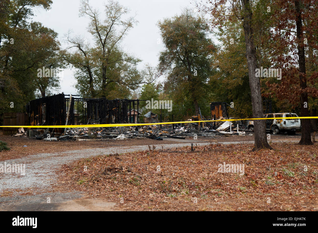 Old home after fire hi-res stock photography and images - Alamy