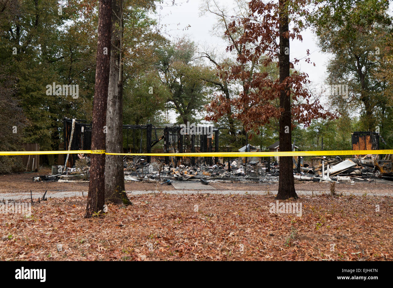 Old home after fire hi-res stock photography and images - Alamy