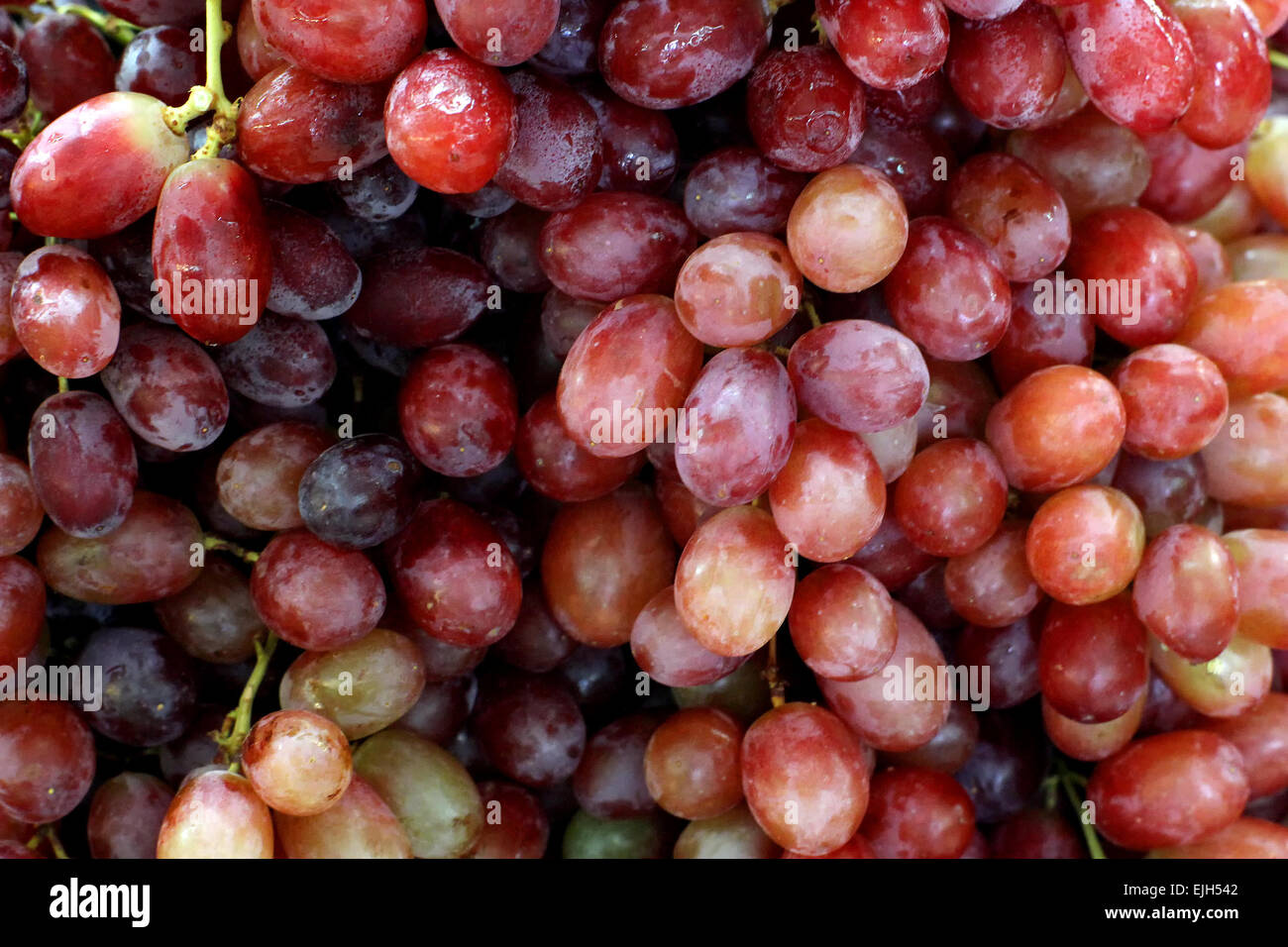 Fresh grape at fruit market Stock Photo - Alamy