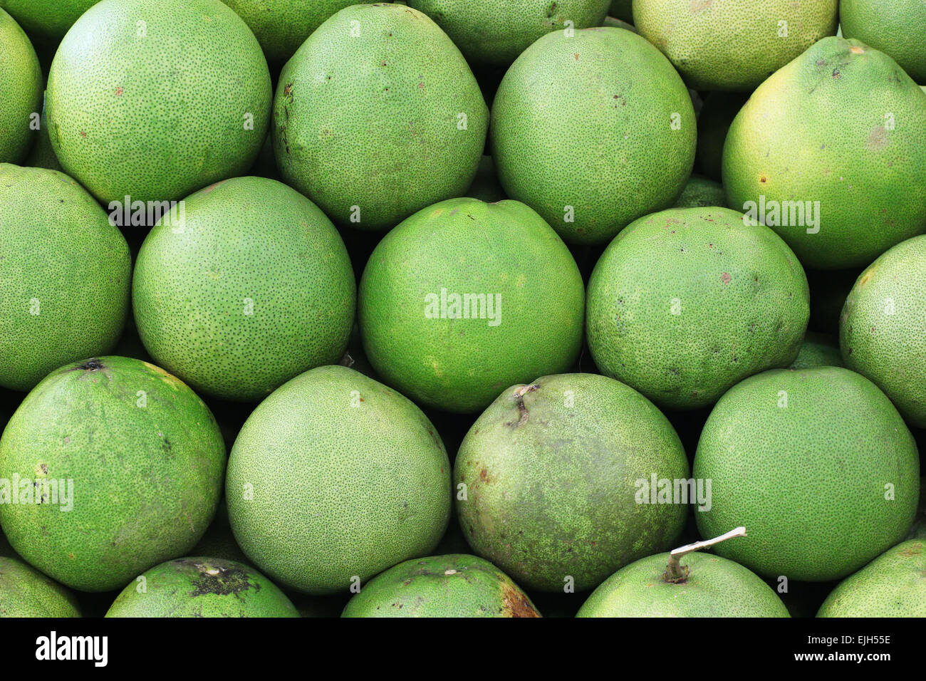 Pile of pomelo on market tray Stock Photo - Alamy