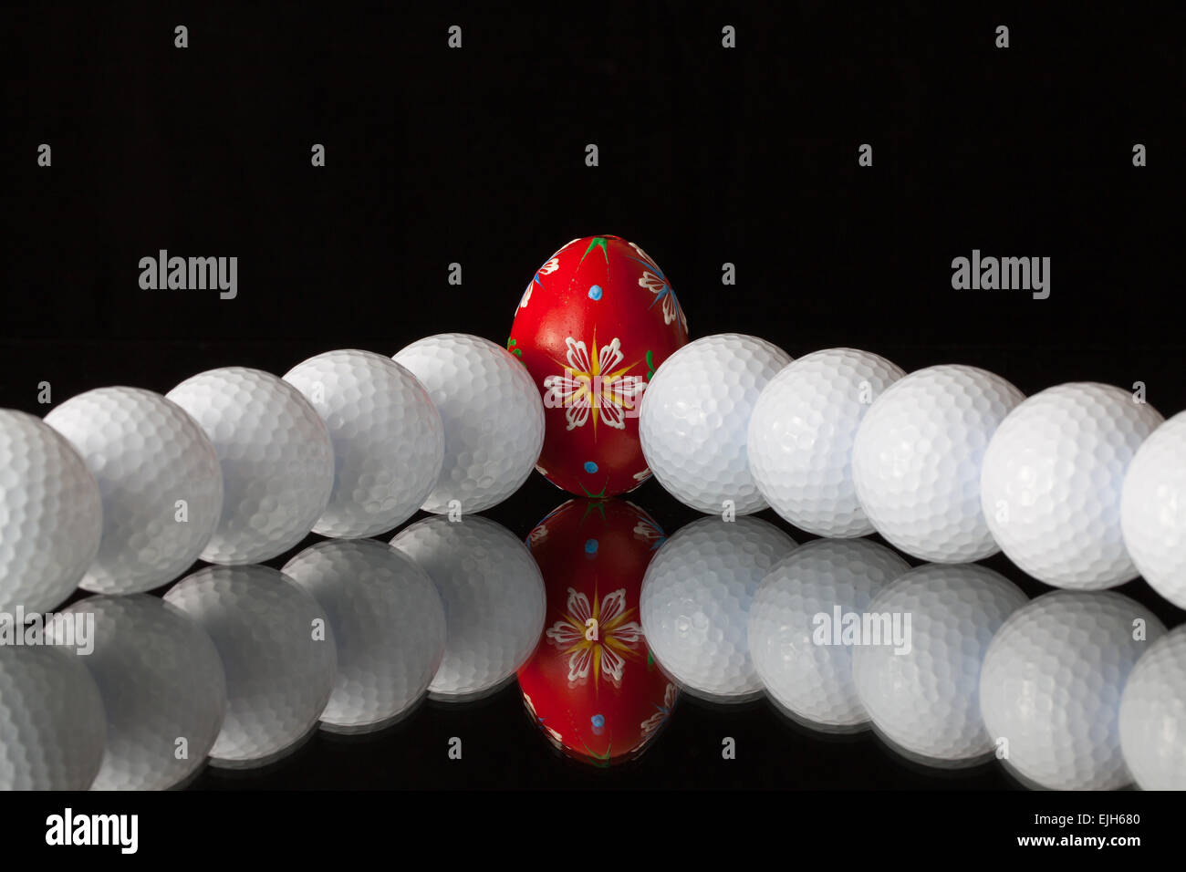 Easter egg on golf tee hi-res stock photography and images - Alamy