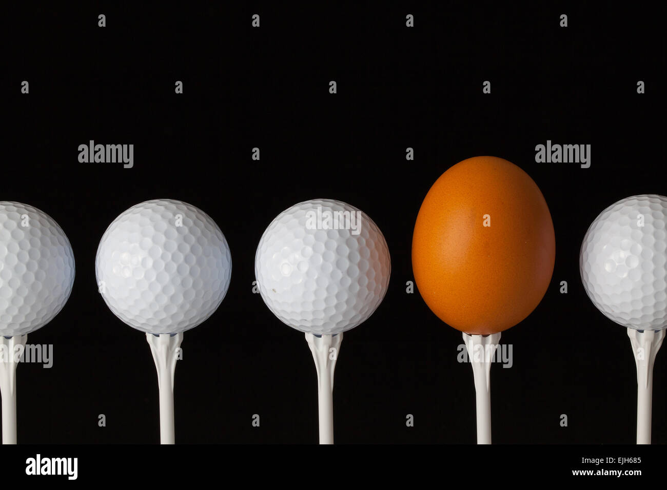 Easter egg on golf tee hi-res stock photography and images - Alamy