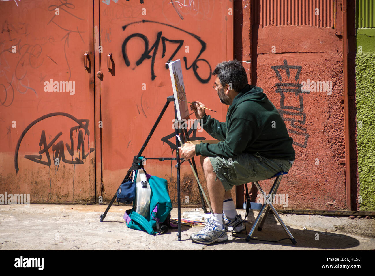 Artist painting in Valparaiso, Chile Stock Photo - Alamy