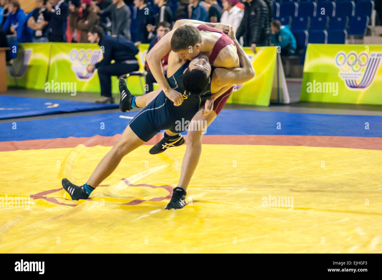 Teen boys wrestling hi-res stock photography and images - Alamy