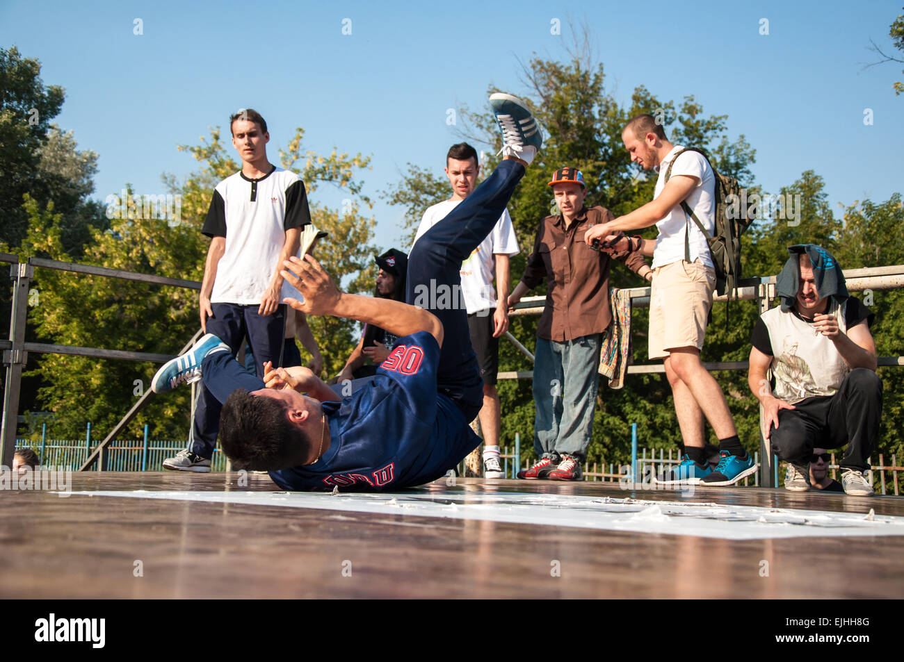 Hip hop dancer male silhouette hi-res stock photography and images - Alamy