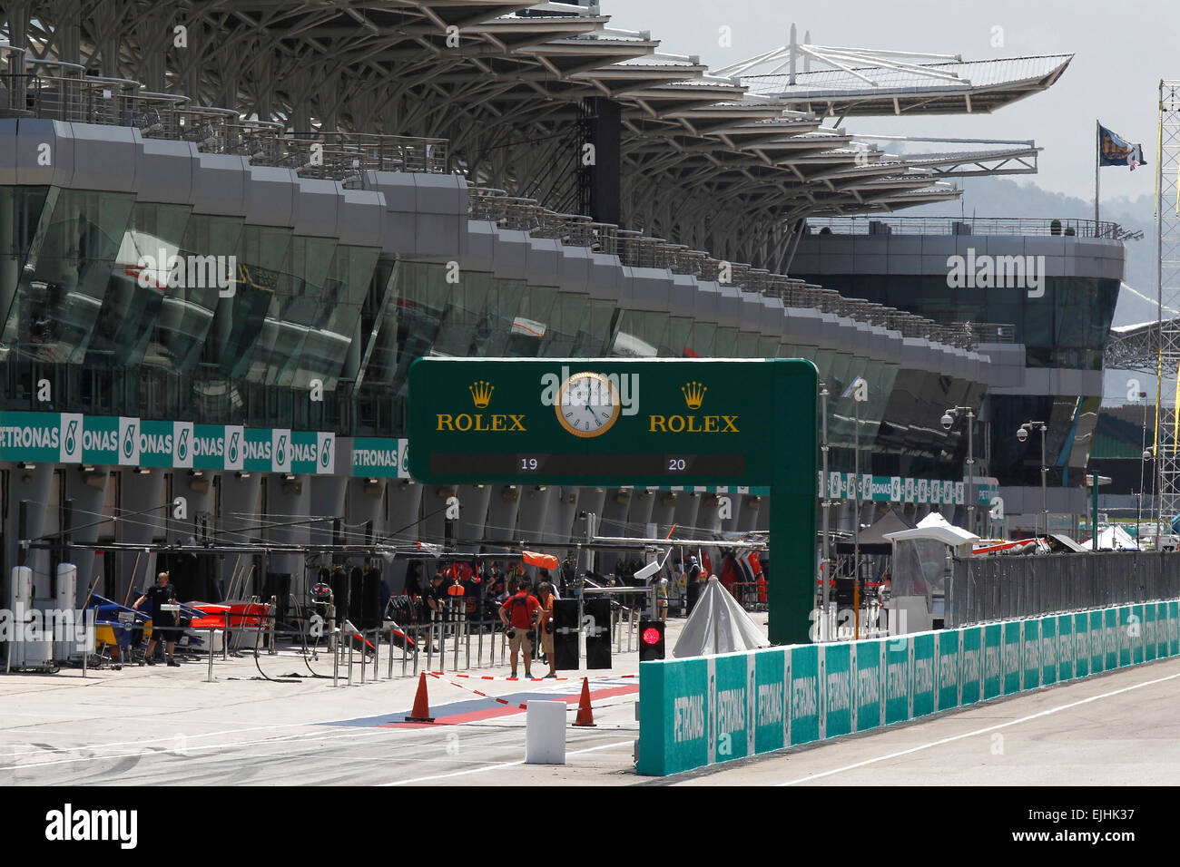 Formel 1 pit lane view hi-res stock photography and images - Alamy