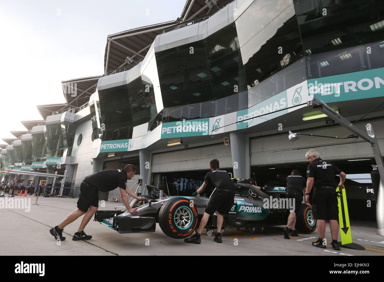 Mercedes formula one pit crew hi-res stock photography and images - Alamy