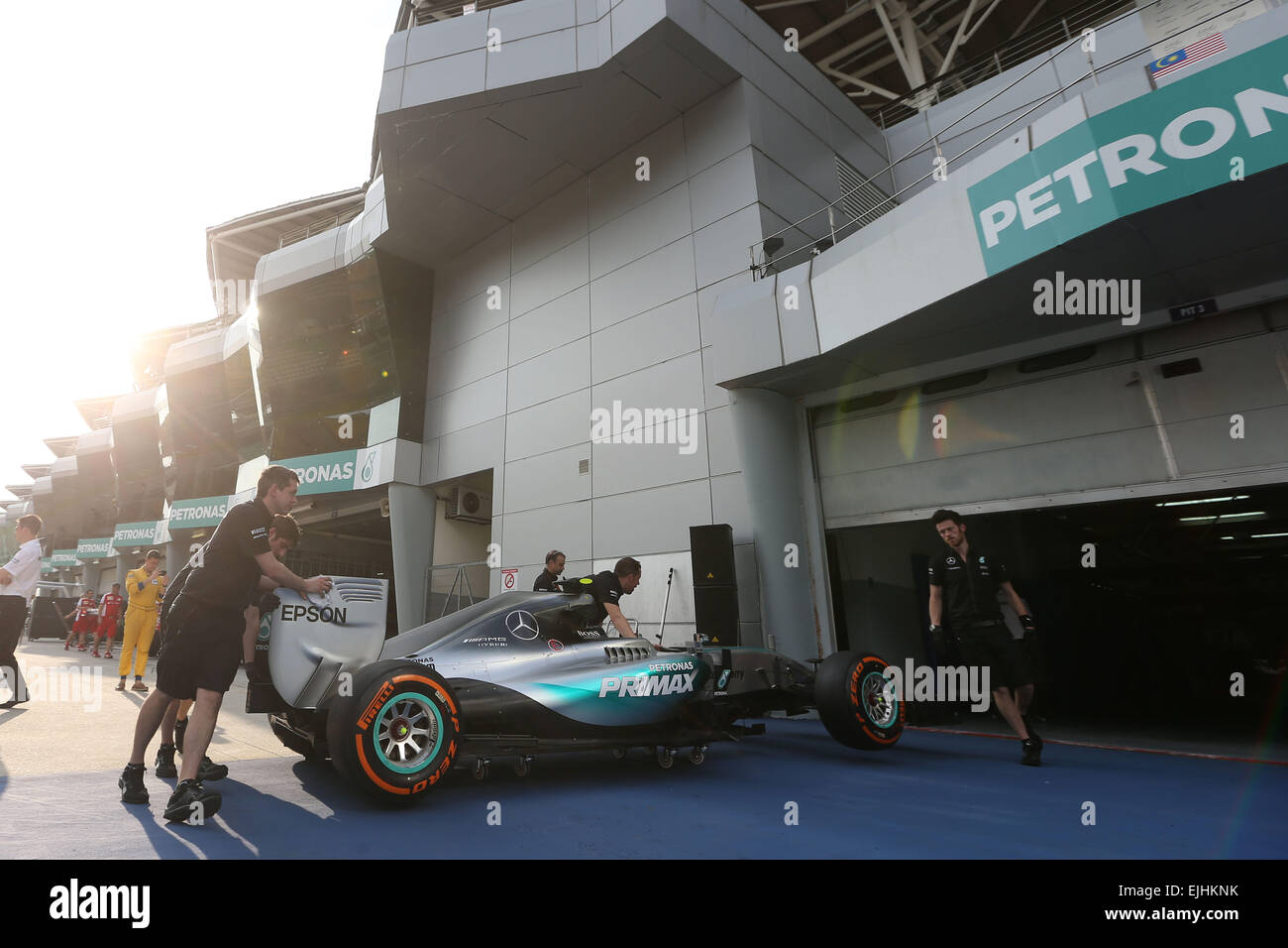Mercedes formula one pit crew hi-res stock photography and images - Alamy