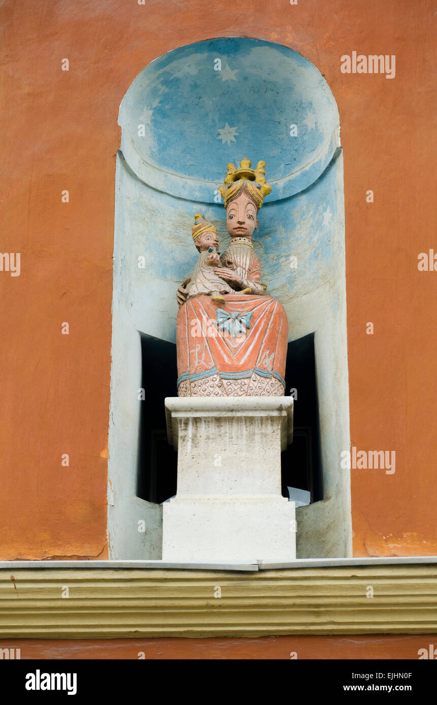 Statue alcove hi-res stock photography and images - Alamy