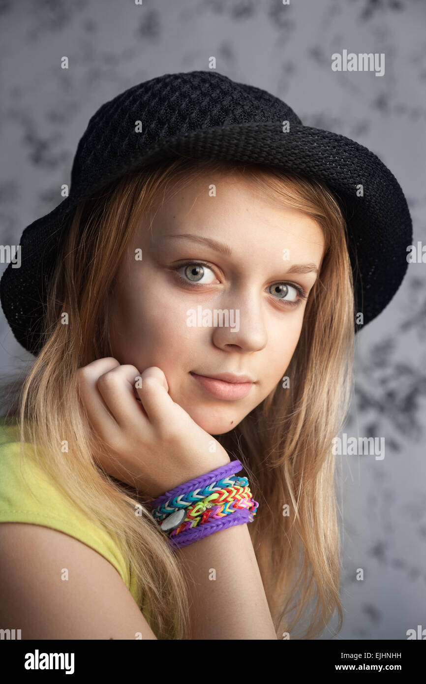 Vintage loom vertical hi-res stock photography and images - Alamy