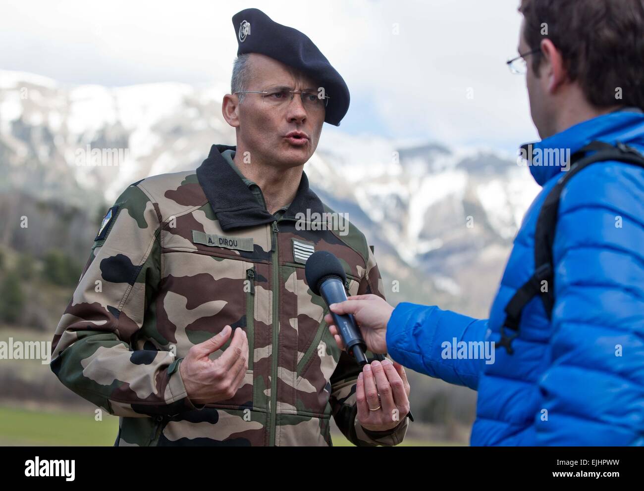 The commander of the mountain infantry reconnaissance regiment, Armel ...