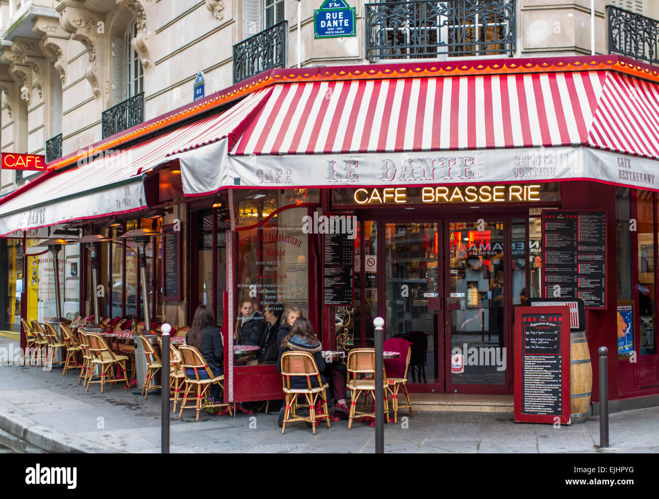 Outdoor cafe restaurant Le Dante in Paris, France Stock Photo - Alamy