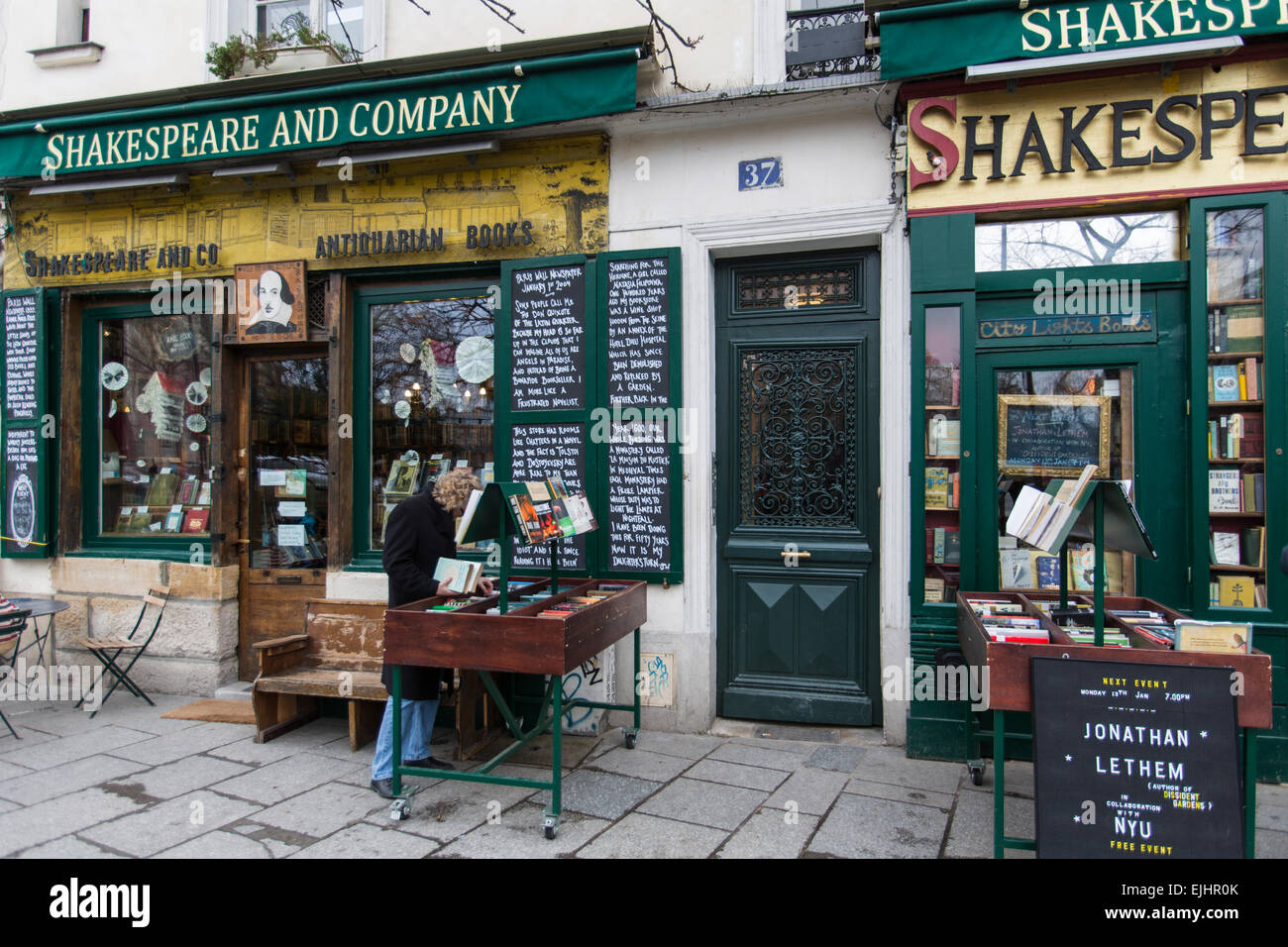 Shakespeare and Company bookstore, Paris, France Stock Photo - Alamy
