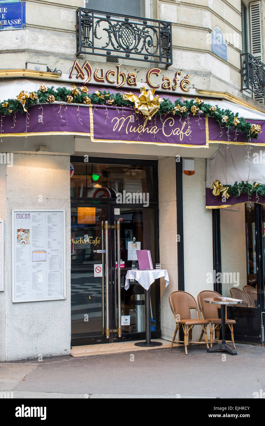 Outdoor cafe restaurant Cafe Mucha in Paris, France Stock Photo - Alamy