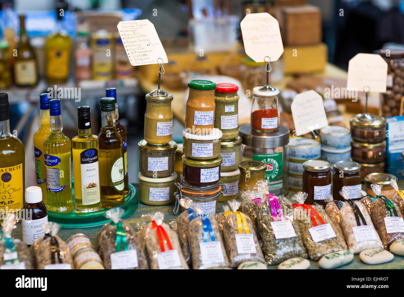 Olive oil bottles on display hi-res stock photography and images - Alamy