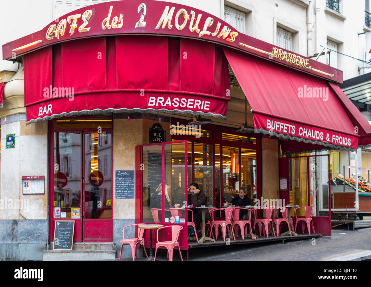 Cafe les 2 moulins hi-res stock photography and images - Alamy