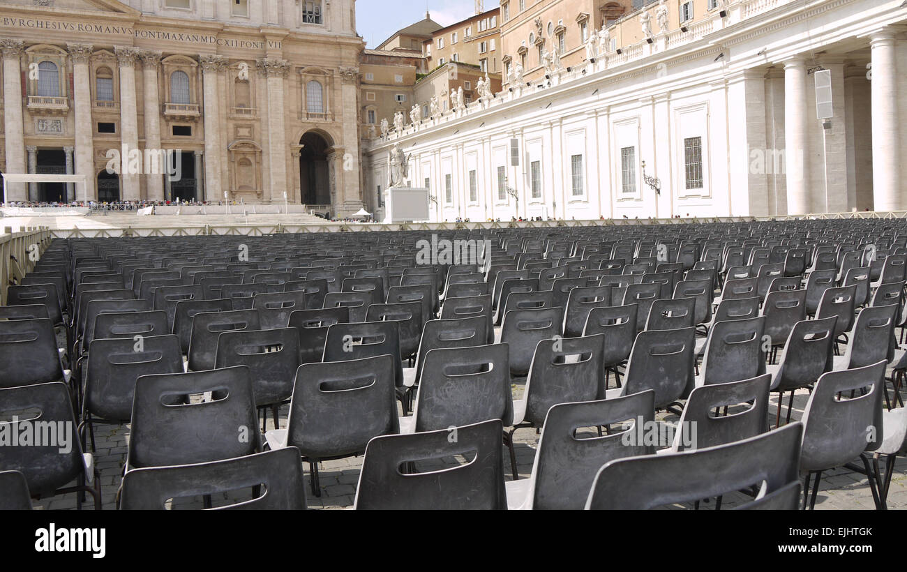 Chair of the pope hi-res stock photography and images - Alamy