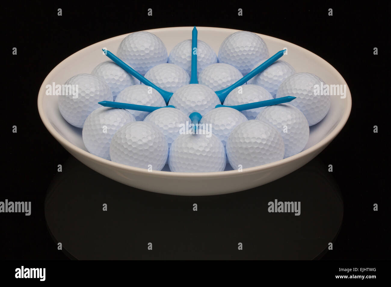 White ceramic bowl full of golf balls and tees Stock Photo - Alamy