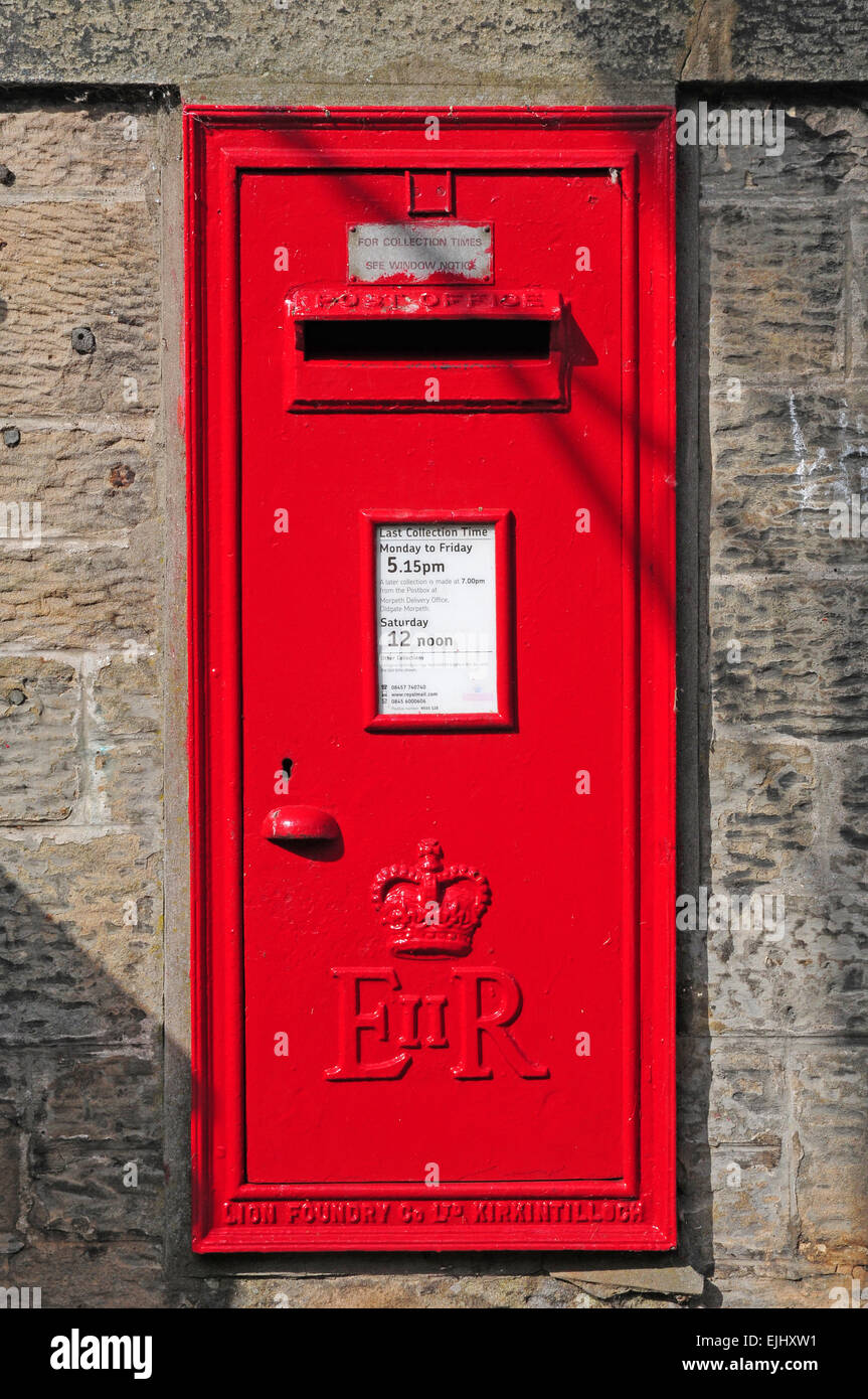 Elizabeth post box hi-res stock photography and images - Alamy