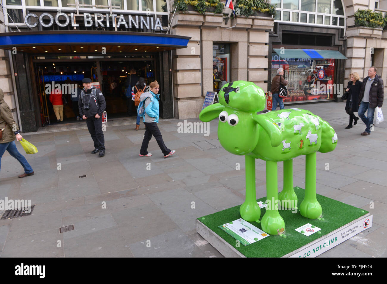 Piccadilly Circus, London, UK. 27th March 2015. The Gruffalo Shaun ...