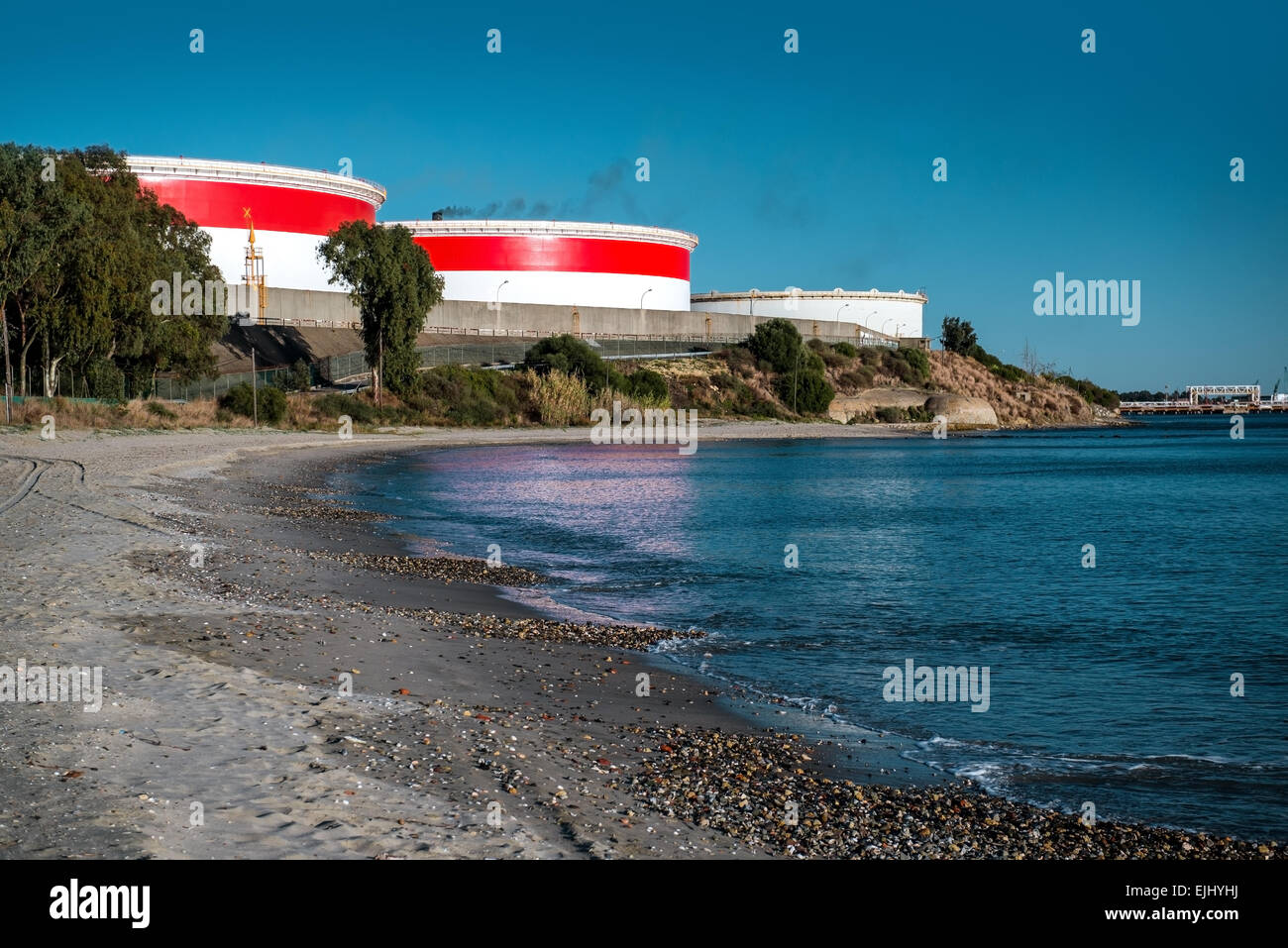 Petroleum beach pollution hi-res stock photography and images - Alamy