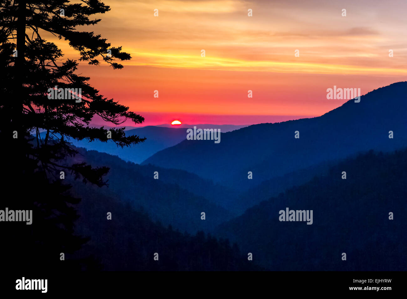 Great smoky mountains sunset hi-res stock photography and images - Alamy
