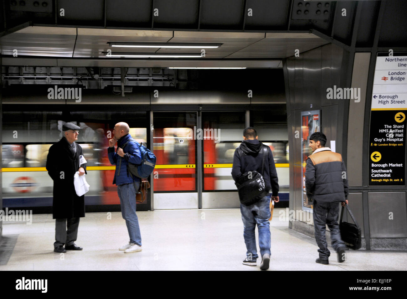 London underground jubilee line trains hi-res stock photography and ...