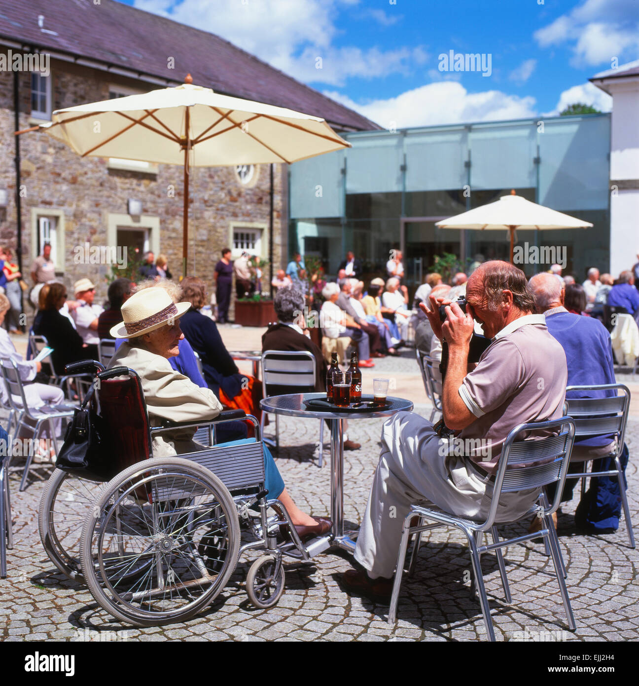Elderly woman uk photographs hi-res stock photography and images - Alamy