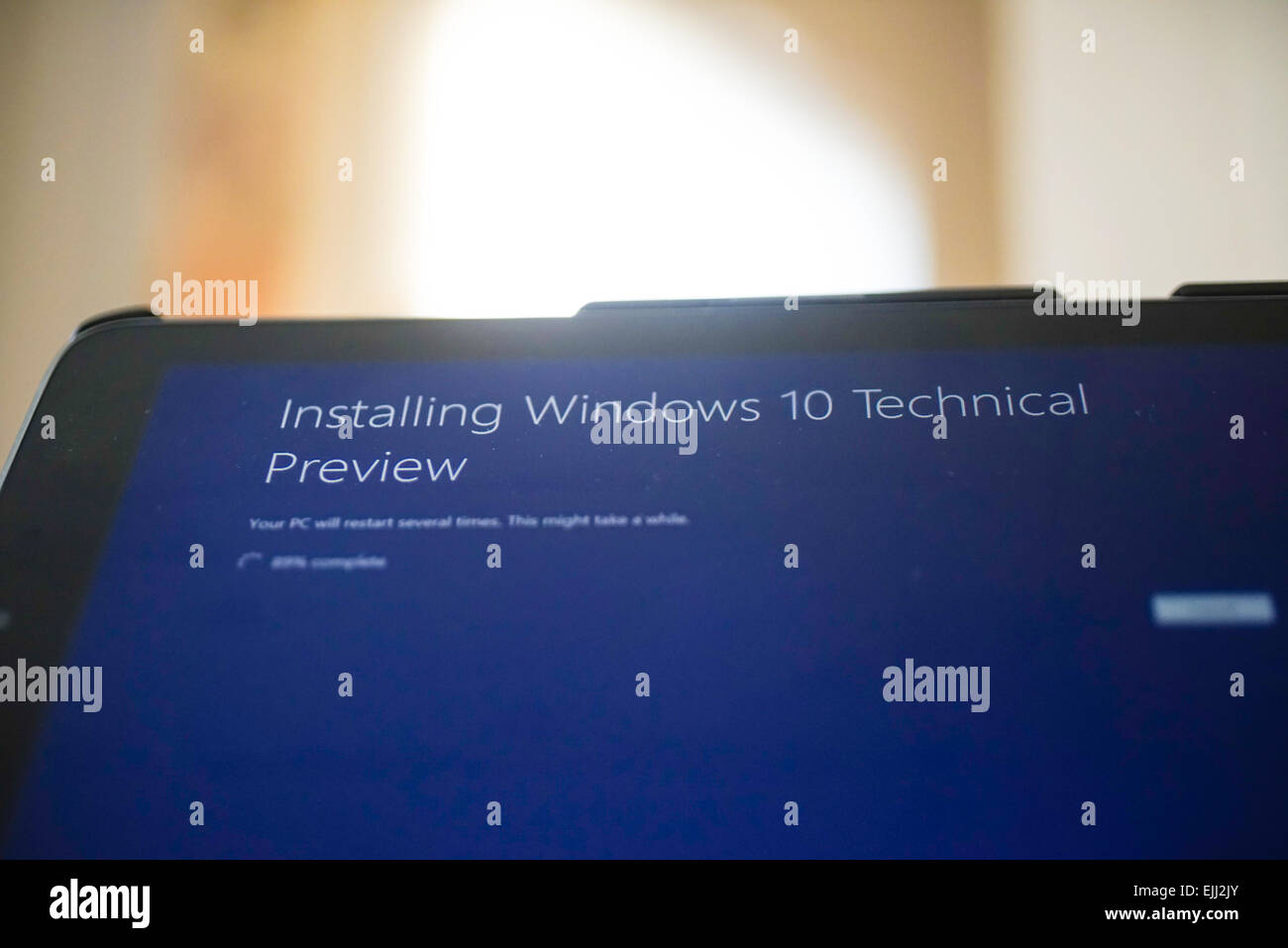 Installation of windows hi-res stock photography and images - Alamy