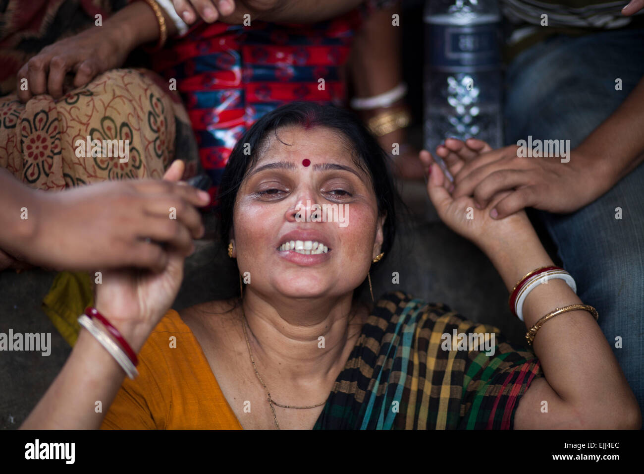 Hindu female dead body old hi-res stock photography and images - Alamy