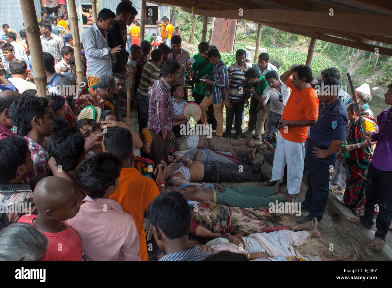 Hindu female dead body old High Resolution Stock Photography and Images ...