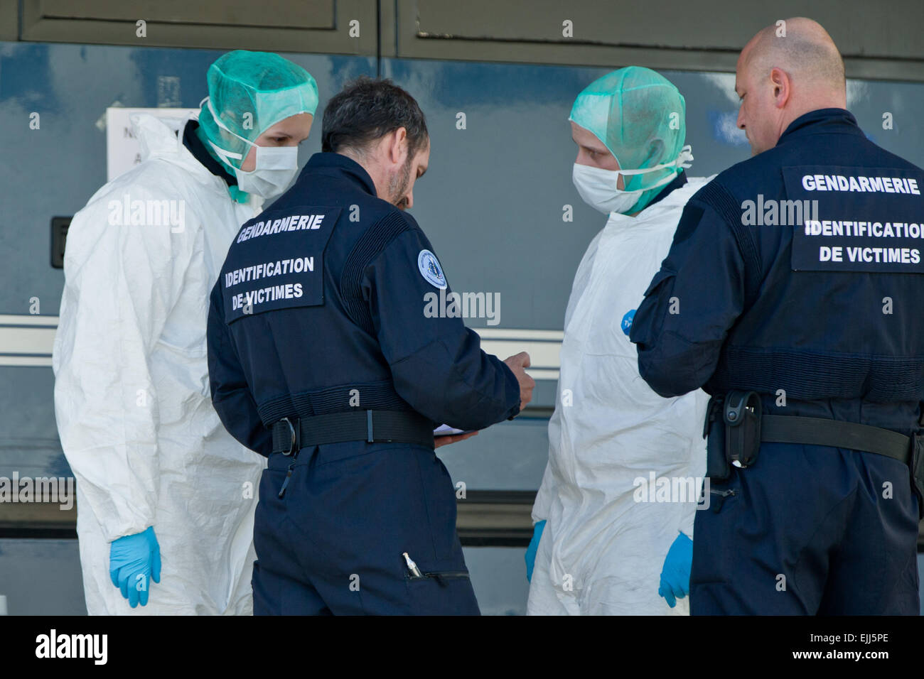 Crime scene technicians hi-res stock photography and images - Alamy