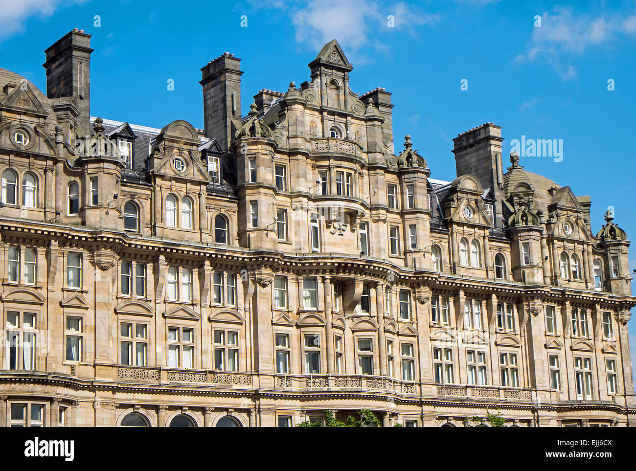 Detail victorian building in edinburgh hi-res stock photography and ...