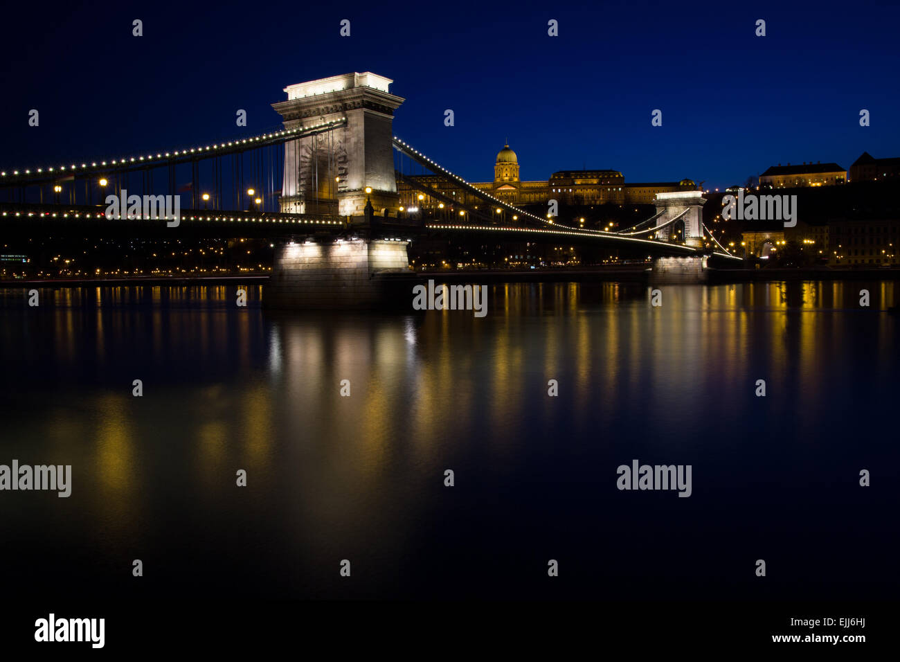 Chain Bridge in the blue hour Stock Photo - Alamy