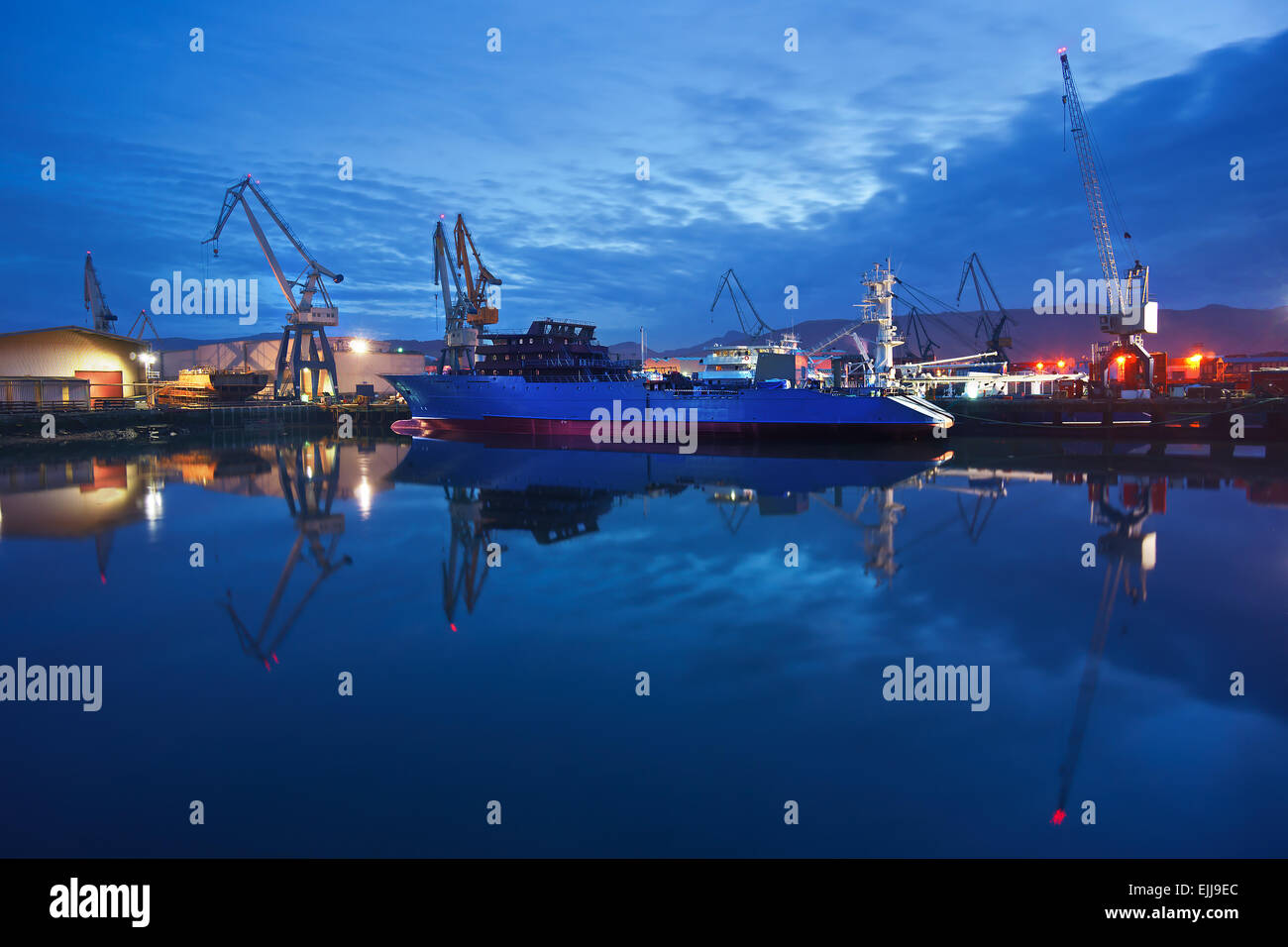 Ship dock hi-res stock photography and images - Alamy