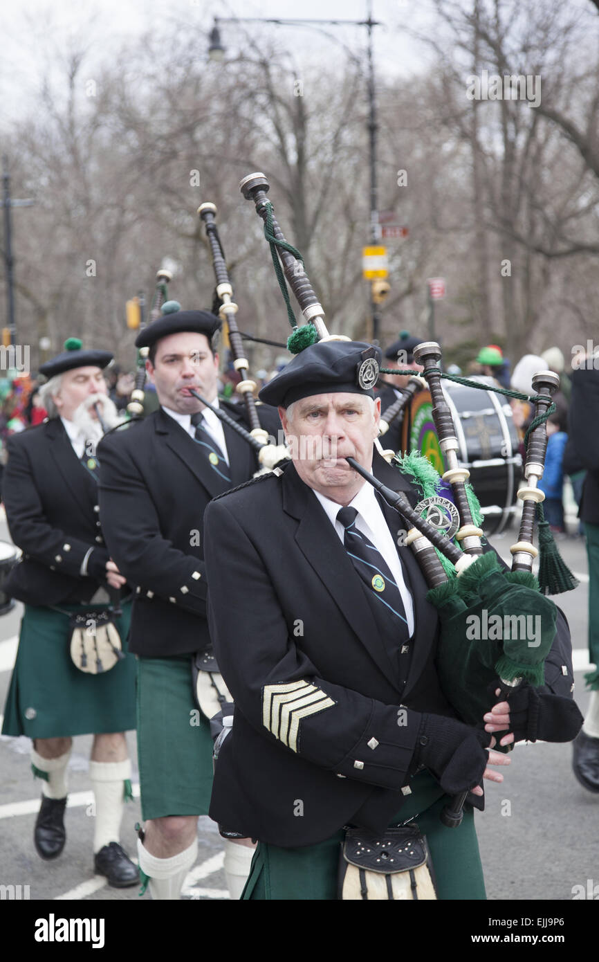 Clann Eireann Pipe Band march in the Irish American Parade in Park ...