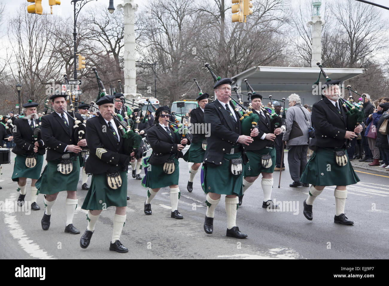 Clann Eireann Pipe Band march in the Irish American Parade in Park ...