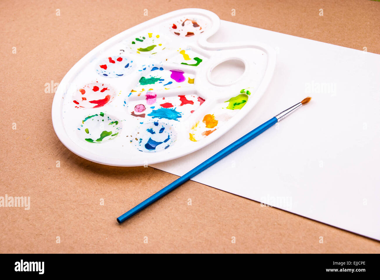 Palette with paper Stock Photo - Alamy