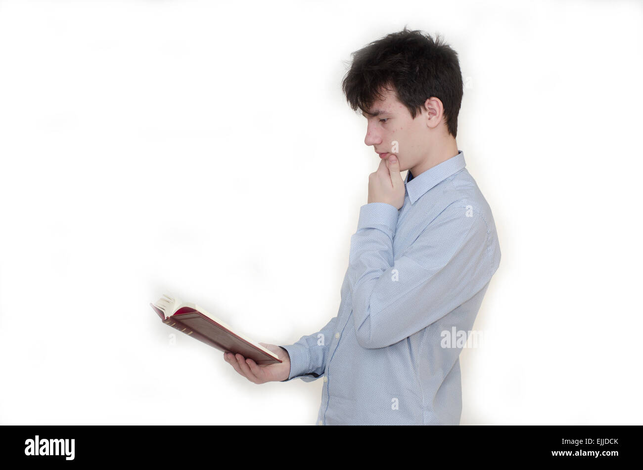 Concentrated teenager reading Stock Photo - Alamy
