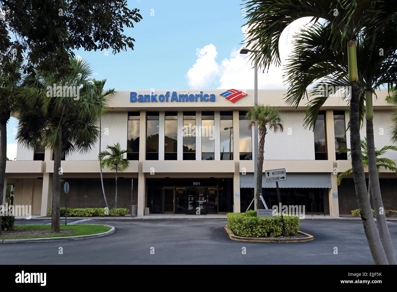 Bank of America bank branch exterior Stock Photo - Alamy