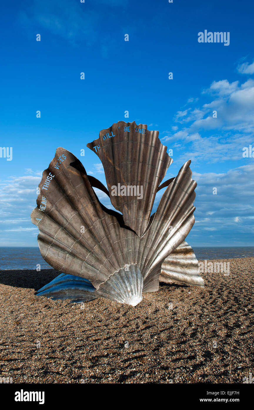 Maggi hambling scallop in aldeburgh hi-res stock photography and images ...